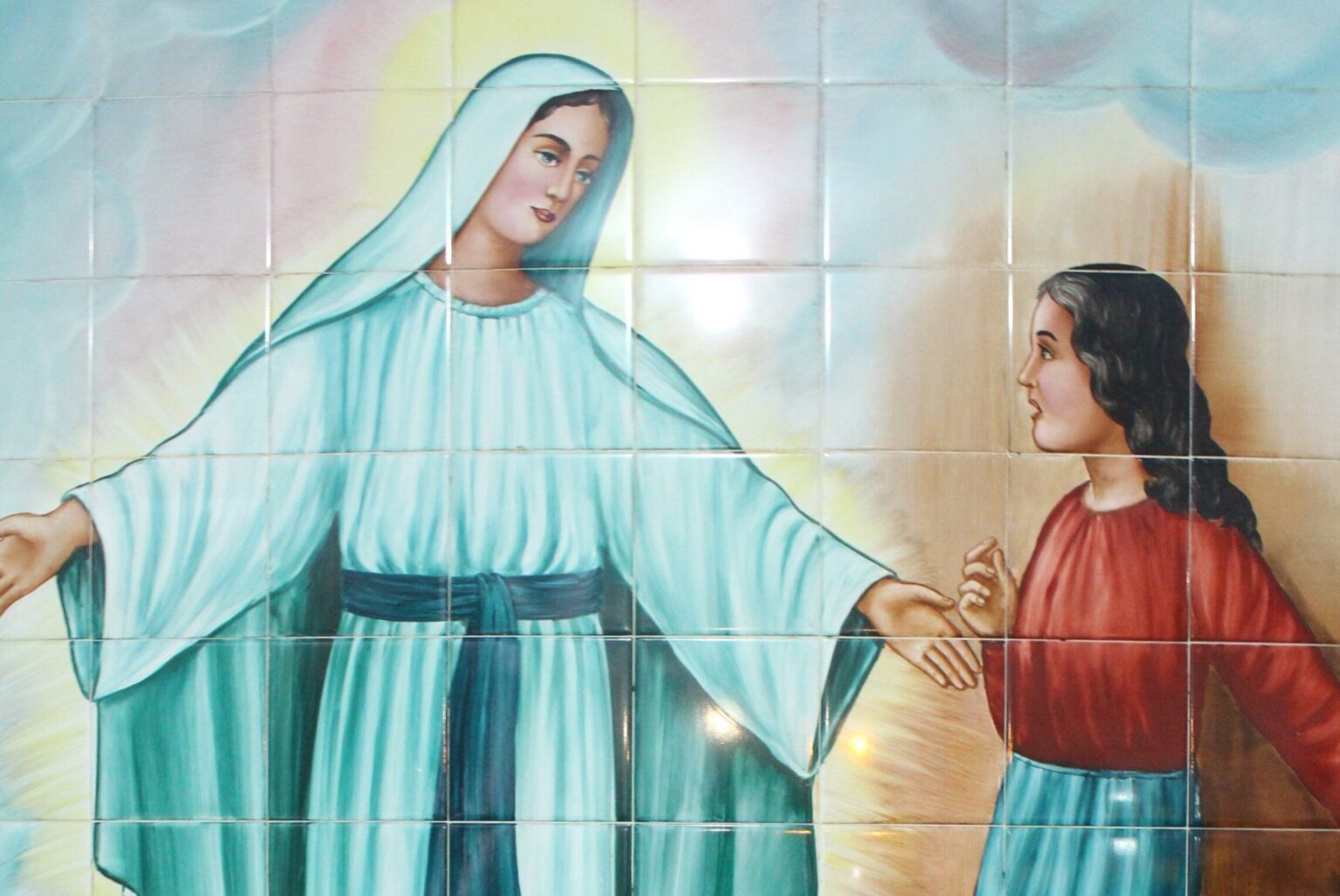 Maio Mariano: Um Elo de Fé que Une Maria e Santa Paulina